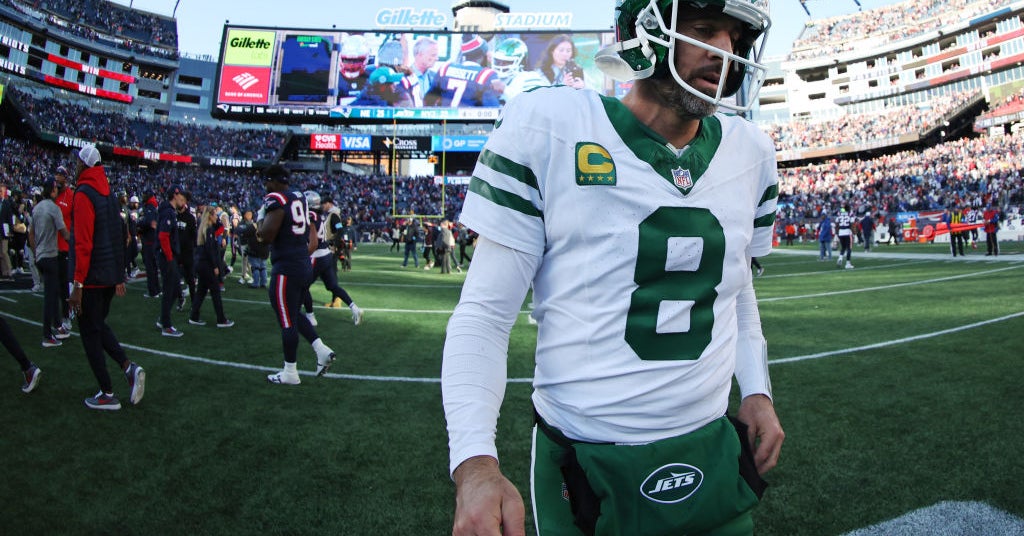 Aaron Rodgers compared to 'crazy uncle who shows up at Thanksgiving'