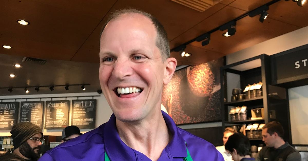 Mike Hopkins Gives Back to the Washington Basketball fans