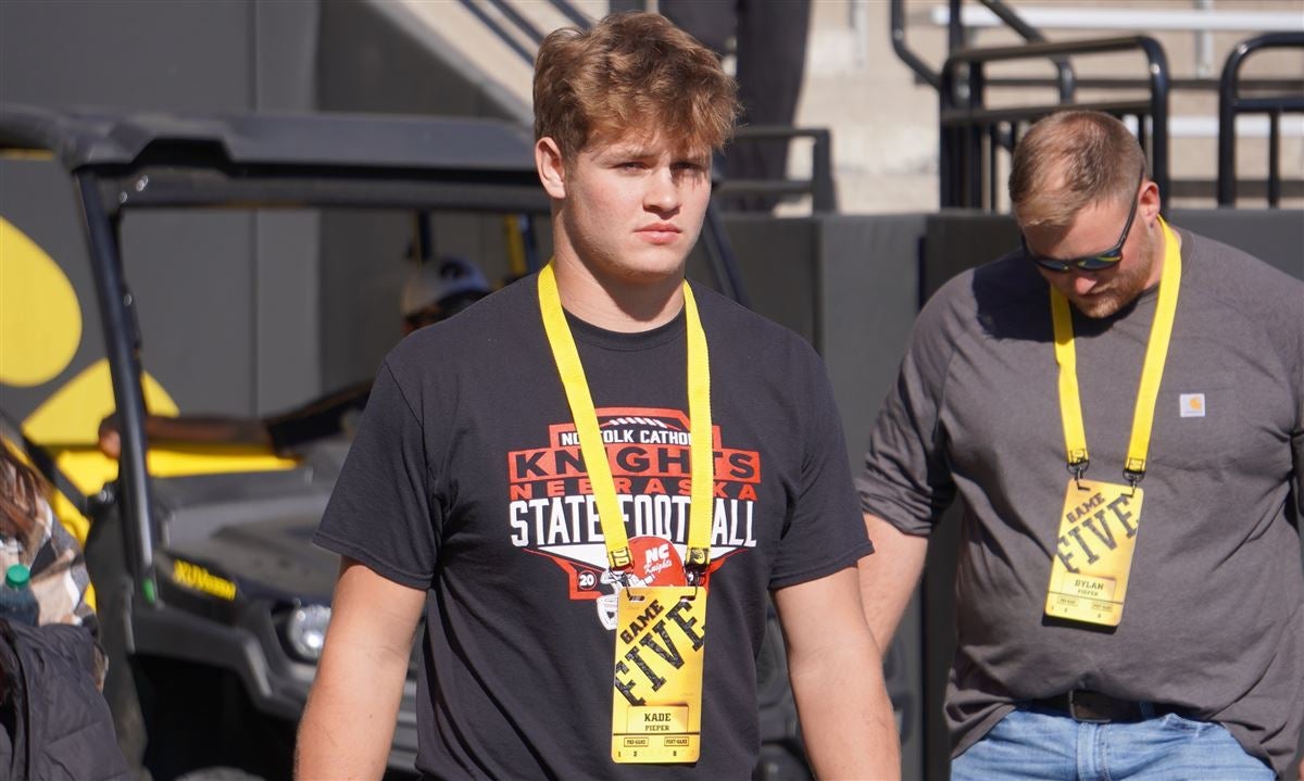 Iowa lands commitment from fifth offensive lineman in 2023 class in ...