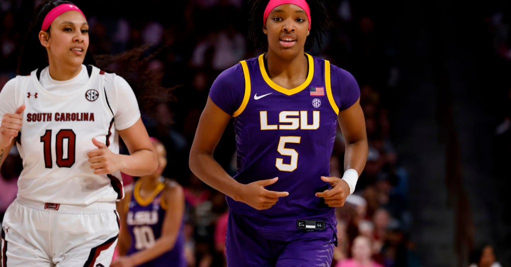 LSU women's basketball: Sa'Myah Smith faints during Tigers' White House visit