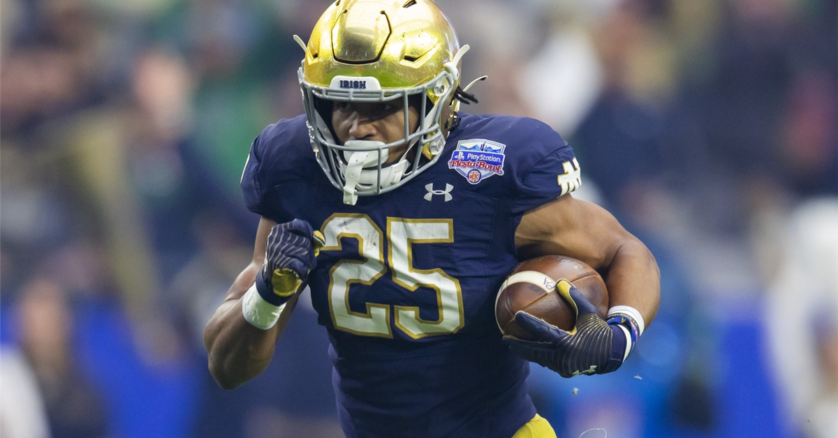 Drew Pyne hits Chris Tyree for the Notre Dame score, Tied 7-7 with Cal