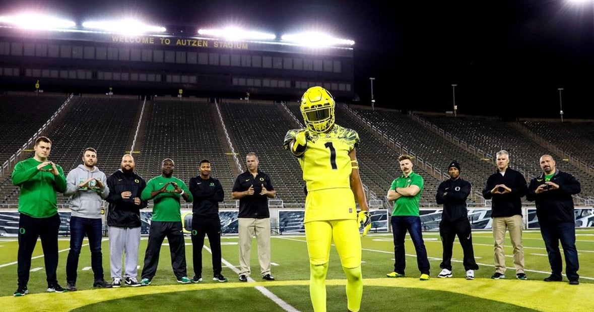 What time are Oregon recruits signing during early signing day?