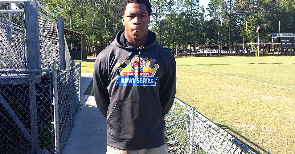 LB Dominique Ross commits to the Heels