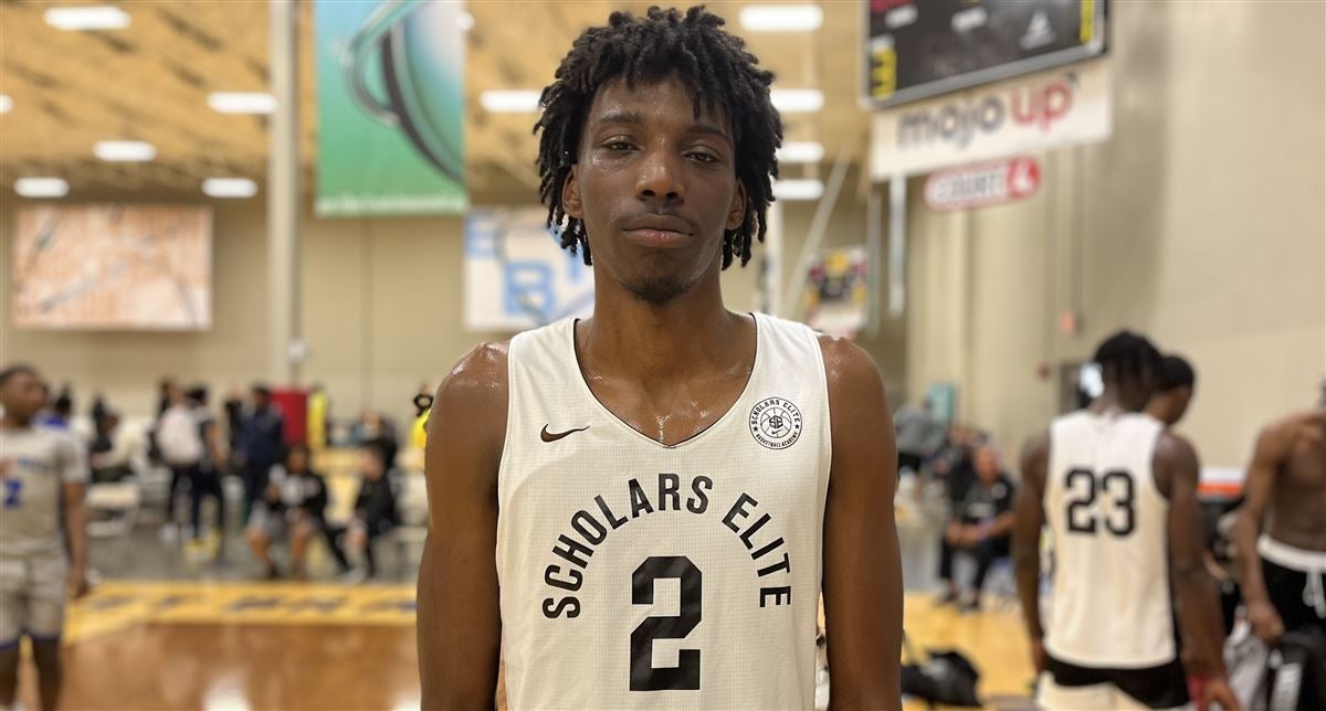 Five-star 7-footer Aaron Bradshaw names top 7