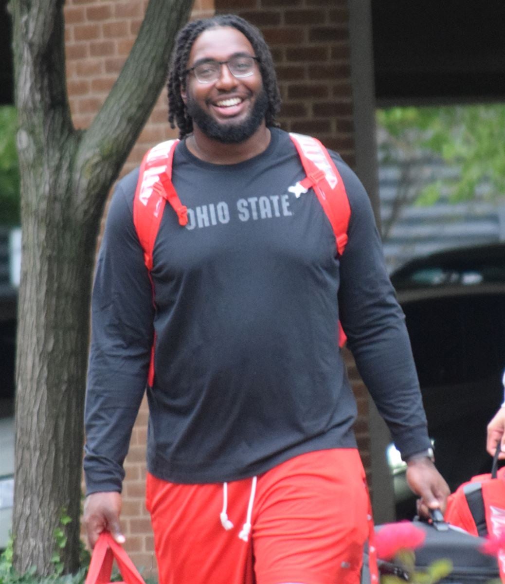 Sights and Sounds: Ohio State players file into team hotel to start ...