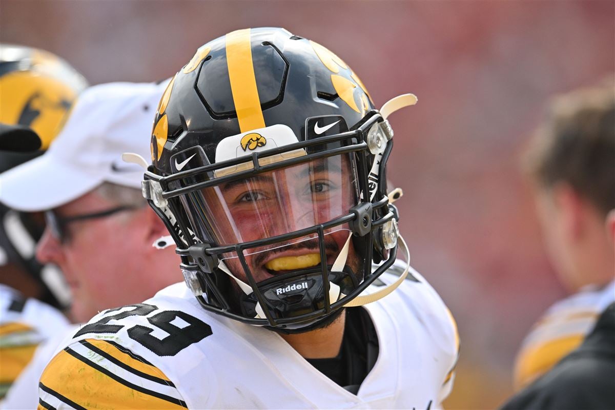 Iowa Football: Sebastian Castro named Big Ten Player of the Week
