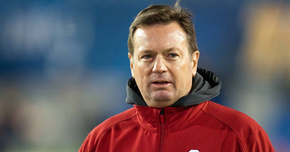 Bob Stoops named honorary captain for Iowa's season opener