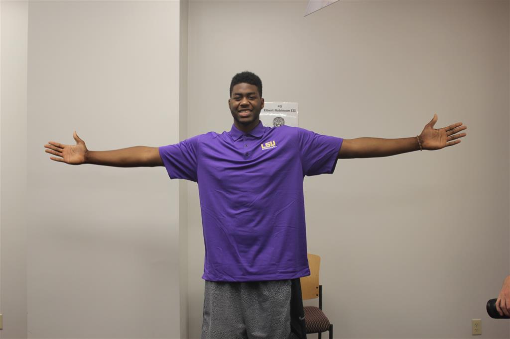 Elbert Robinson leaves basketball team