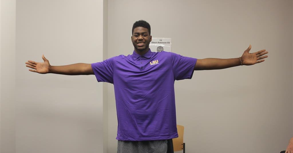 Elbert Robinson leaves basketball team