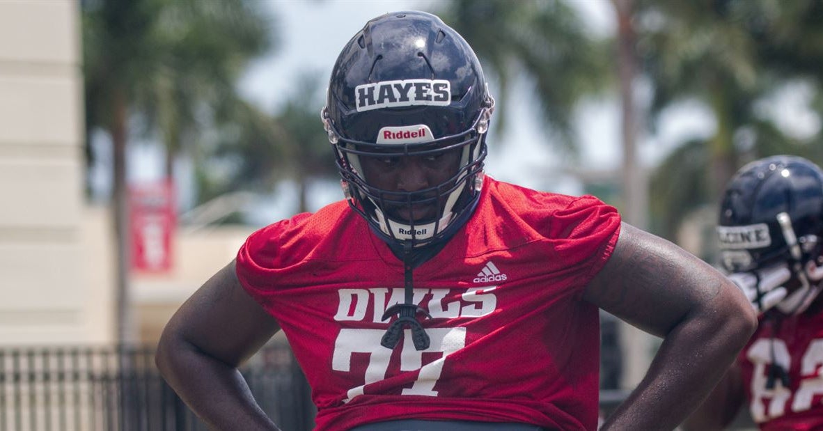 Offensive lineman Devin Hayes enters transfer portal