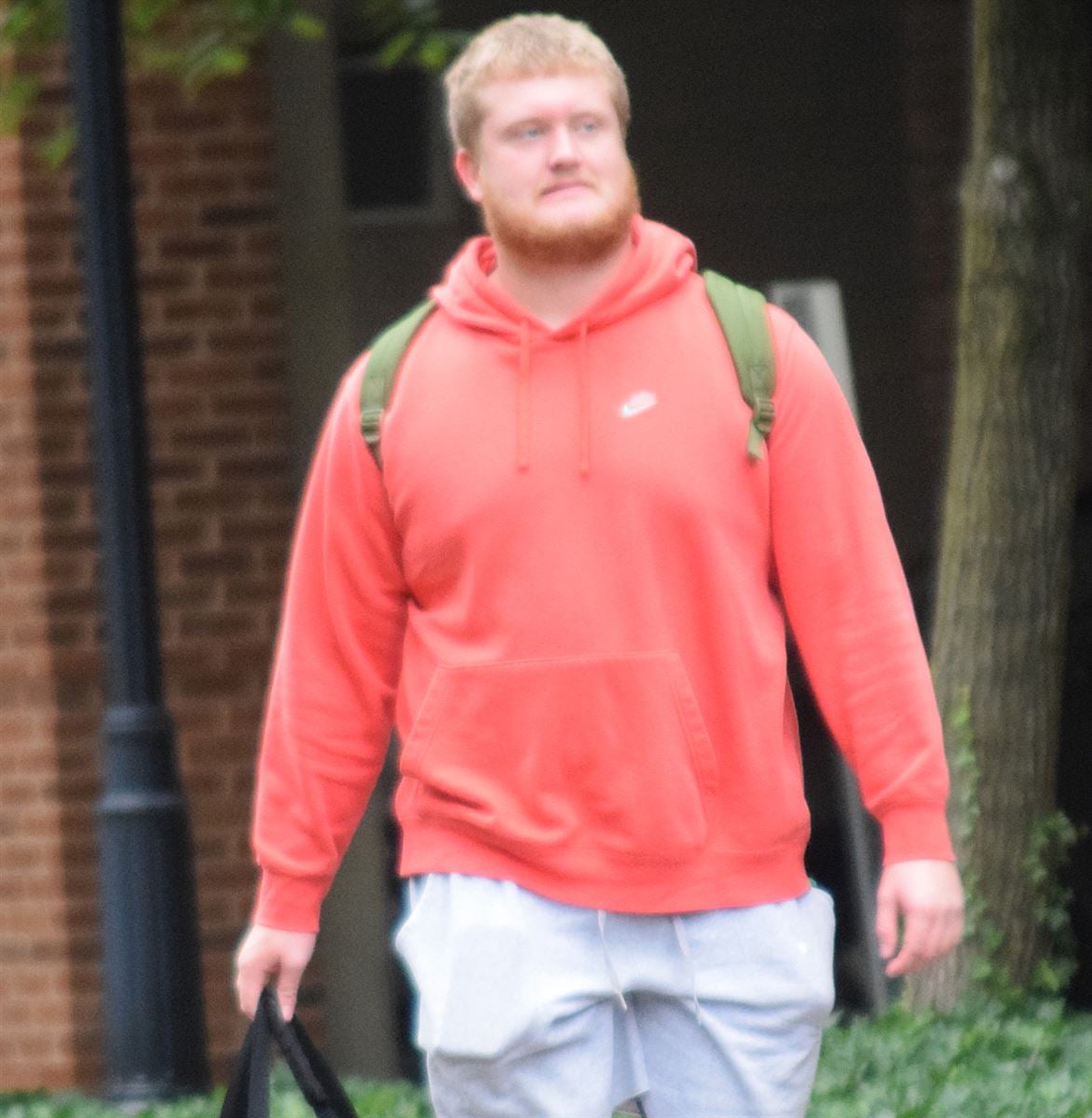 Sights and Sounds: Ohio State players file into team hotel to start ...