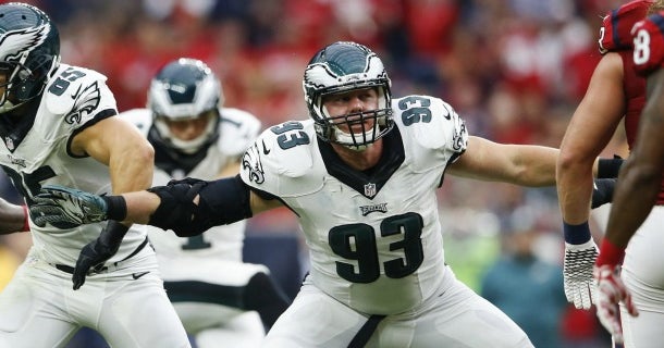 Former NFL, Oregon defensive end Brandon Bair saves man following train ...