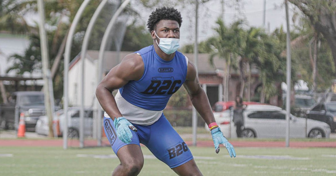 Mason Thomas an intriguing 2022 edge player