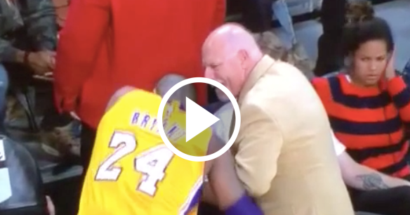 Kobe Bryant dislocated finger, popped it back in, kept playing