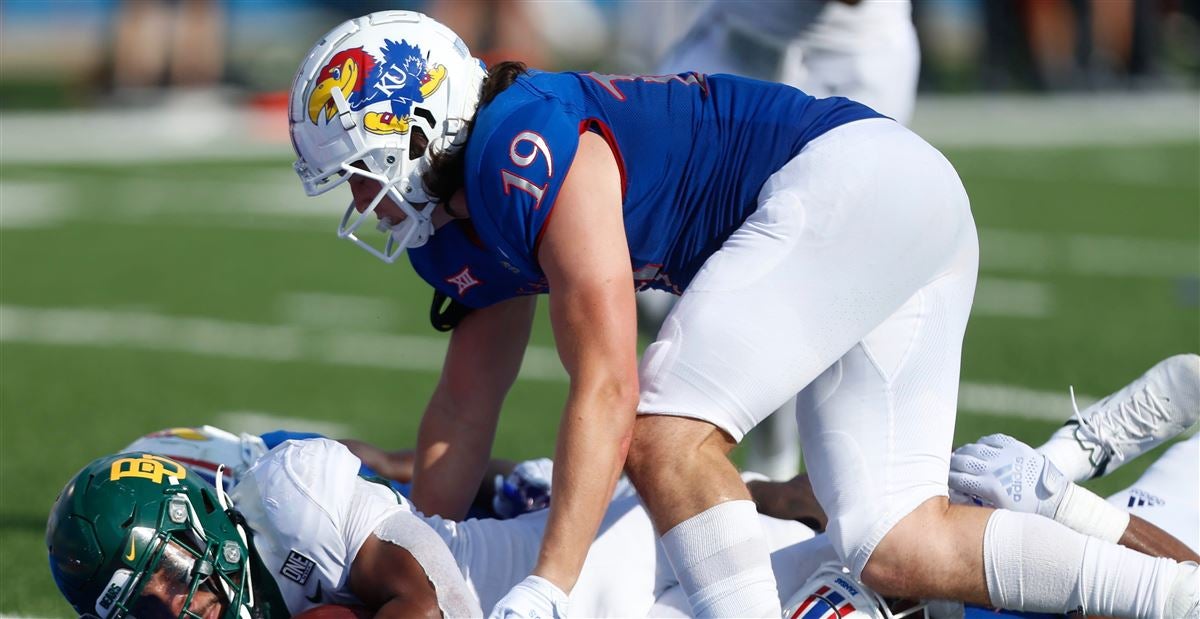 KU football linebacker Gavin Potter enters transfer portal