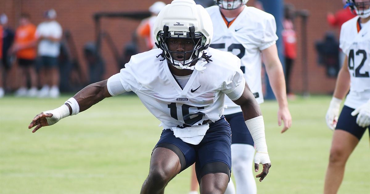 Freshman LB plays game 'at a different speed'