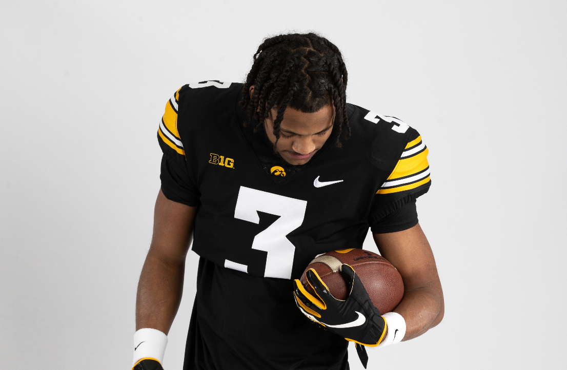"Everything happened fast": New Iowa commit Deshaun Lee finds right fit ...