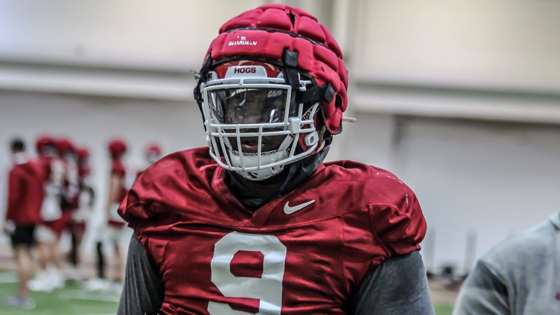 Taurean Carter returns as vital piece for Arkansas at defensive tackle