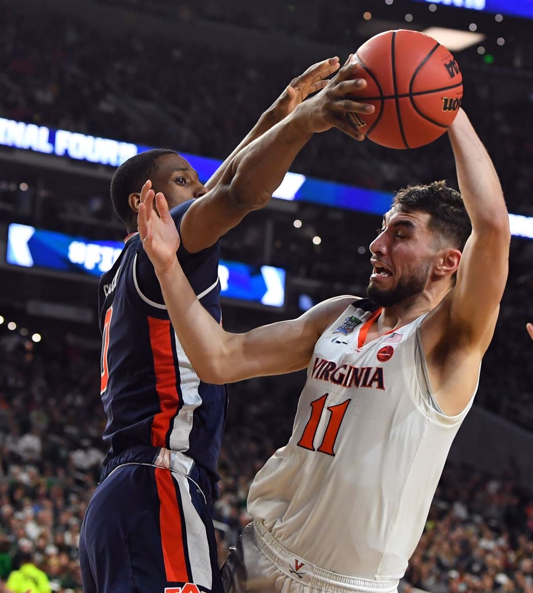 Scenes from Minneapolis: Auburn vs. Virginia