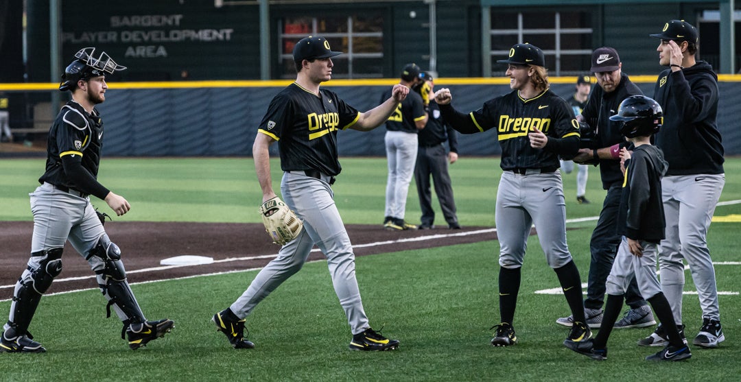 Dominant pitching, power bats lead Oregon to historic day in sweep of ...