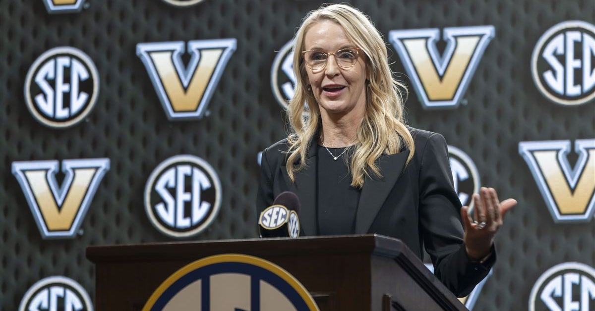 How Shea Ralph's mom helped shape the coach she is today
