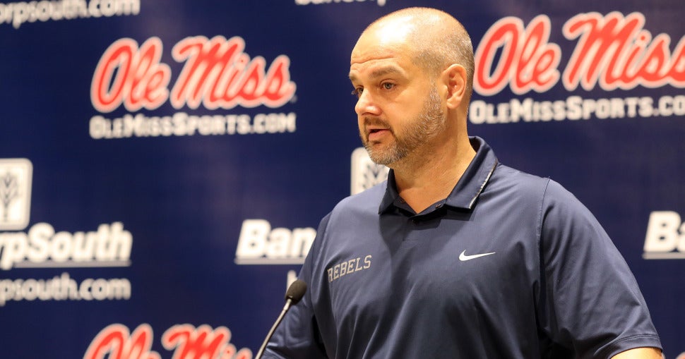 Ole Miss Extends Volleyball Coach's Contract