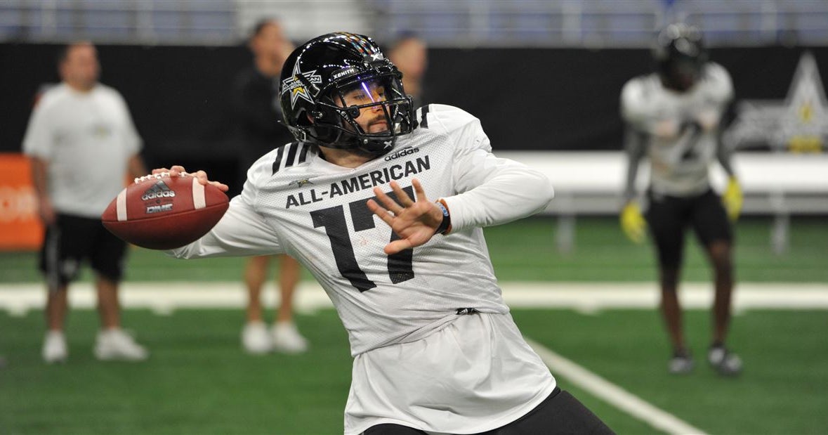 UNC QB Sam Howell shows off legs in All-American TD scramble