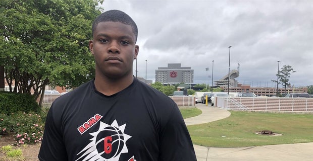 OT Javion Cohen commits to Auburn