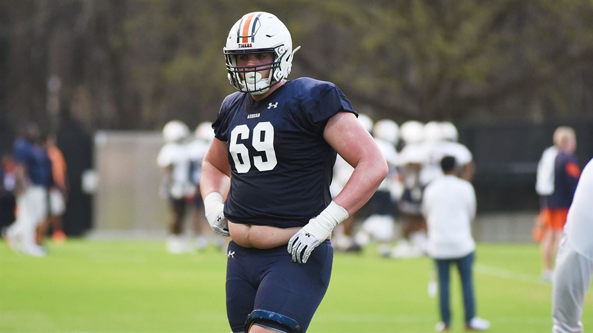 Auburn OL Colby Smith enters transfer portal