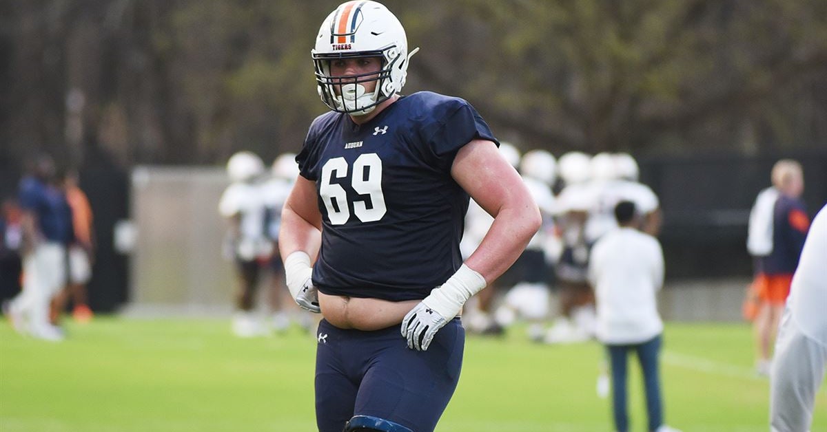 Auburn OL Colby Smith enters transfer portal