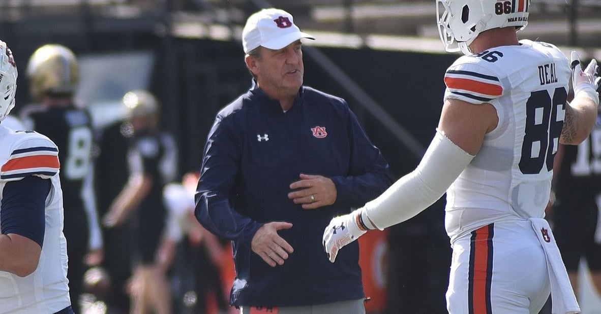 Freeze officially elevates Kent Austin to Auburn QB coach