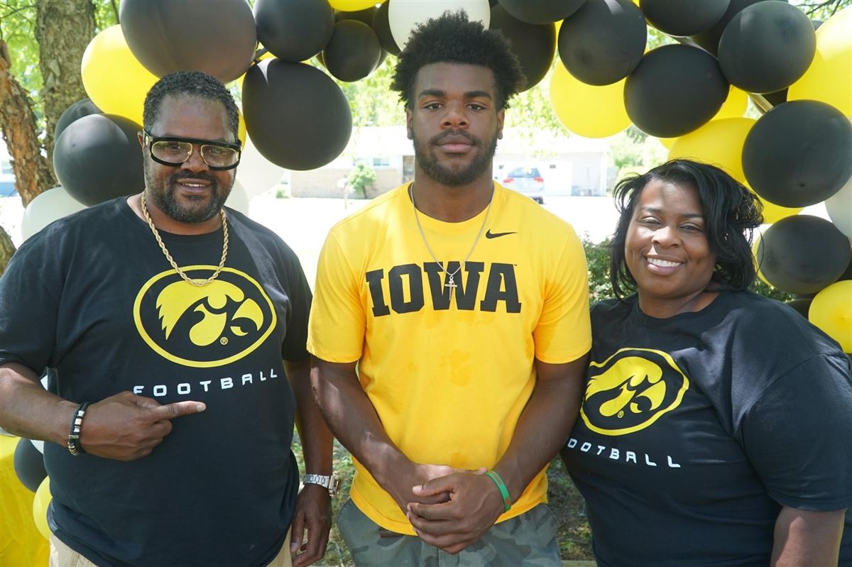 Faith, Family, Friends and Football for Iowa LB Jay Higgins