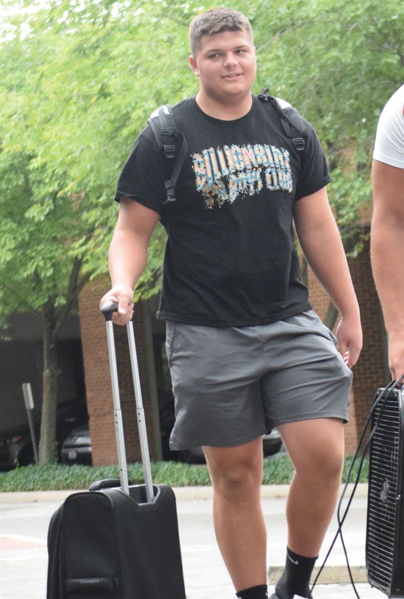 Sights and Sounds: Ohio State players file into team hotel to start ...