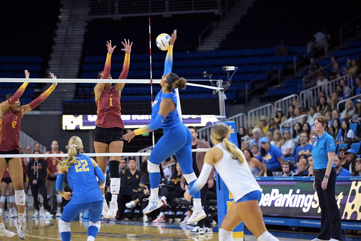 Photo Gallery: Women's Volleyball sweeps USC in Crosstown Showdown