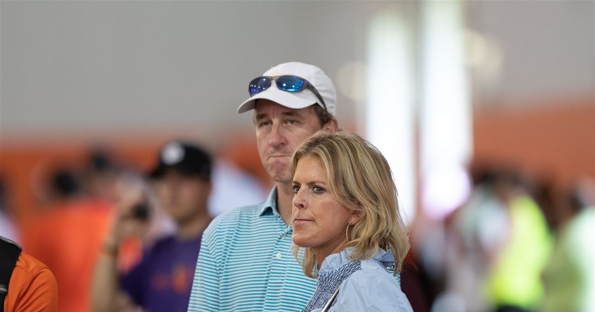 Arch Manning's dad Cooper previews 5-star QB's Ole Miss football ...