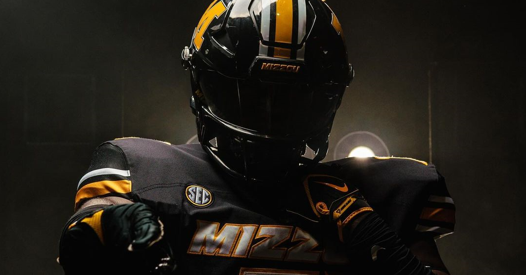 Physical three-star OL Keiton Jones commits to Missouri