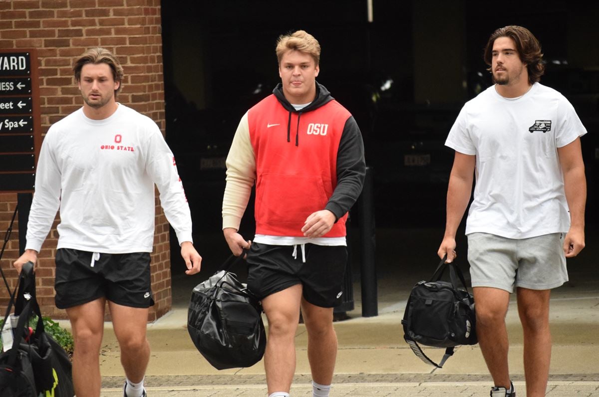 Sights and Sounds: Ohio State players file into team hotel to start ...