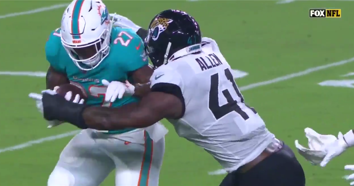 Josh Allen blows up run play with spectacular tackle for loss