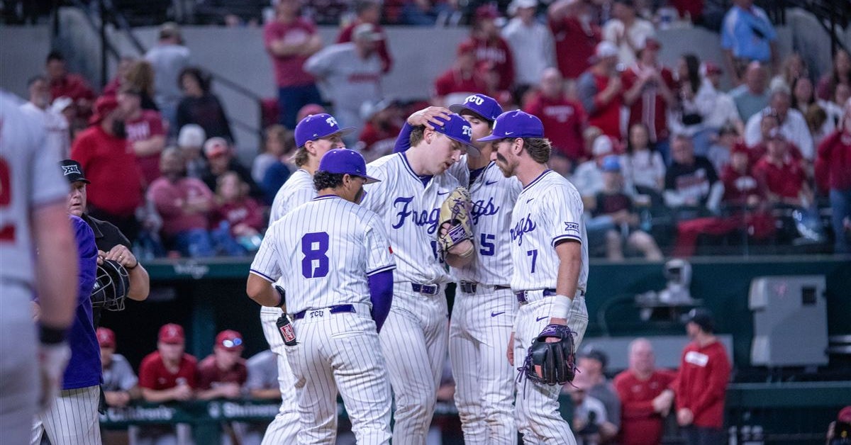 TCU falls short against Arkansas in pitcher's duel, 2-1