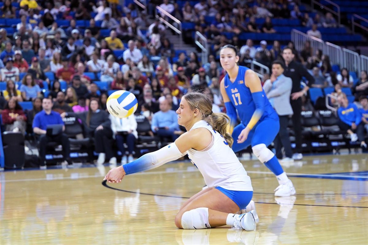 Photo Gallery: Women's Volleyball sweeps USC in Crosstown Showdown