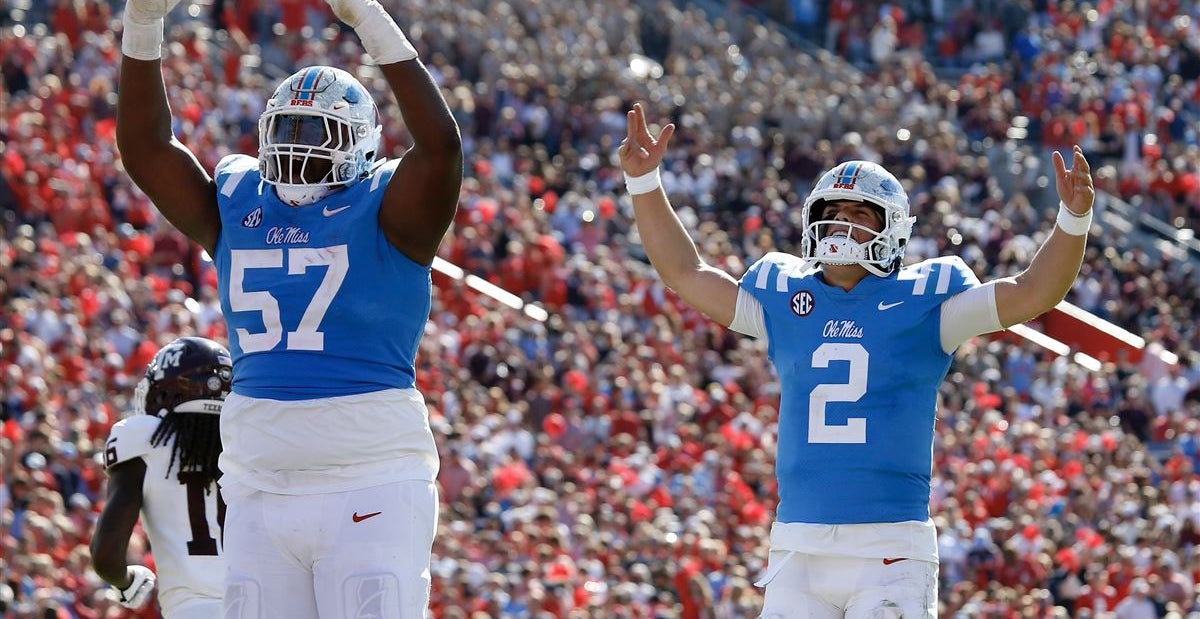 Texas A&M DL publicly apologizes for under the belt hit on Ole Miss RT ...