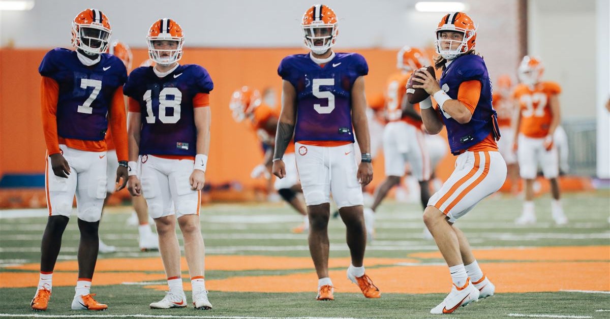 Walk-on QB Hunter Helms sets Clemson record with two TD passes