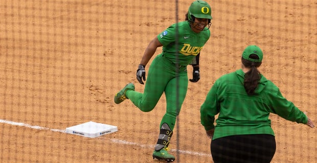 Dezianna Patmon wasn't ready to 'hang up the cleats', lifts Ducks to ...
