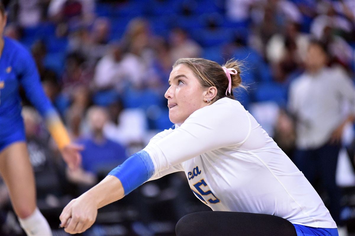 Women's Volleyball Photo Gallery: Bruins defeat Michigan State 3-0 in ...