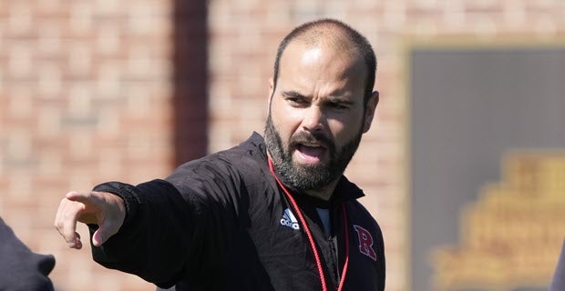 UMass coach breaks down how to prepare for two quarterbacks