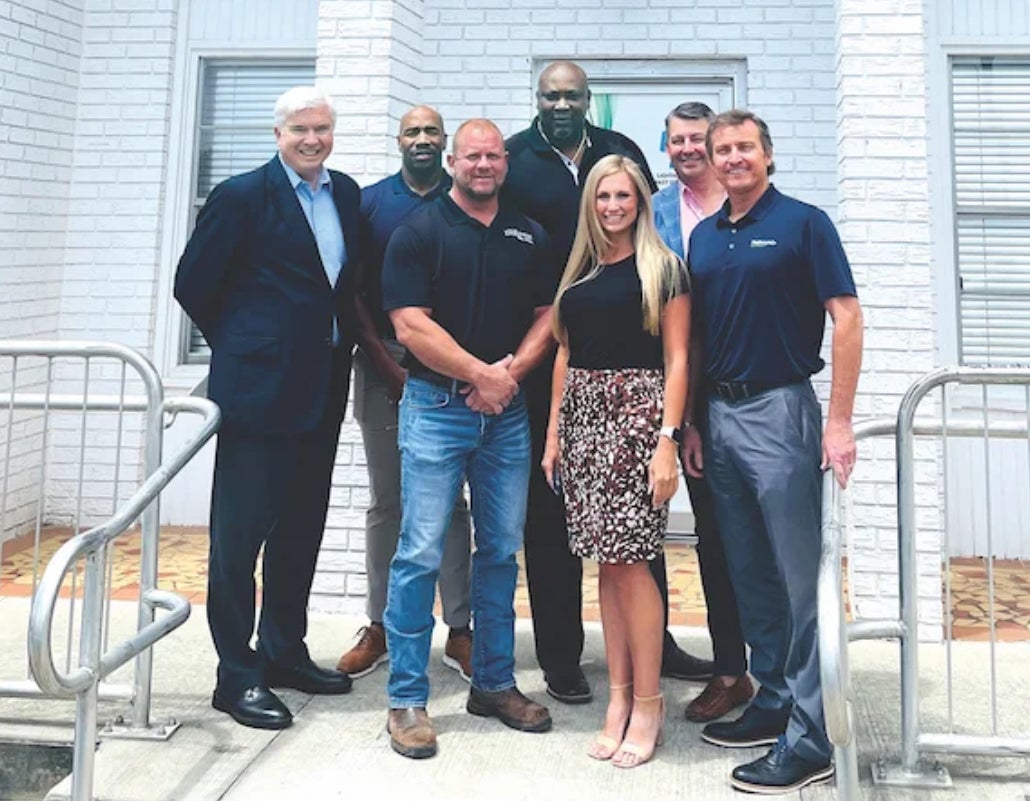 Mayor Major Whöre Shows Youth her Chambers