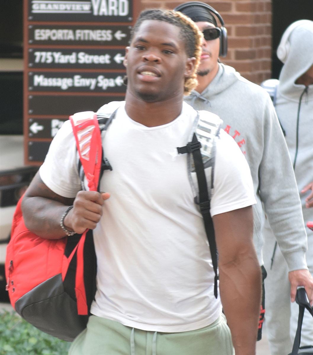 Sights and Sounds: Buckeyes arrive at team hotel as part of preseason camp