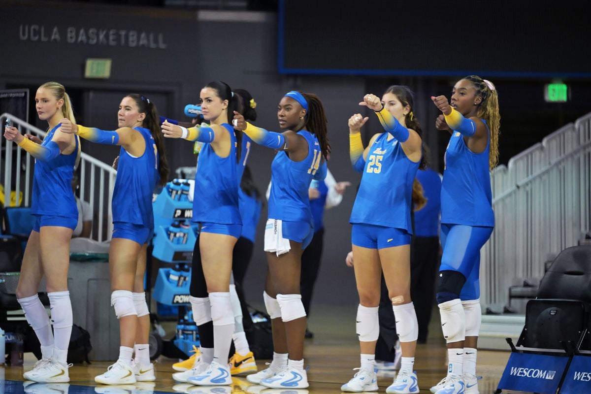 Photo Gallery: Women's Volleyball sweeps USC in Crosstown Showdown