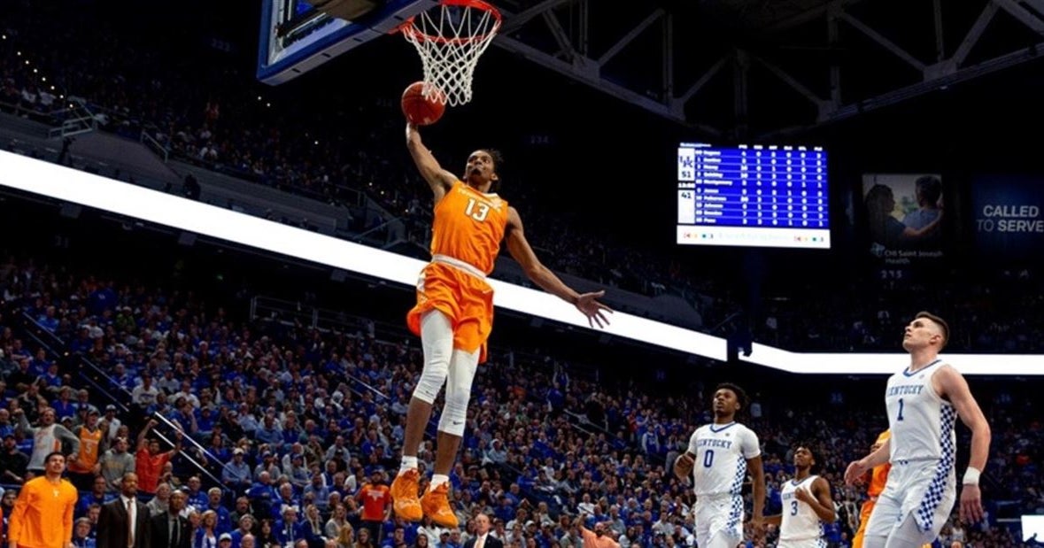 Tennessee's Jalen Johnson enters NCAA transfer portal