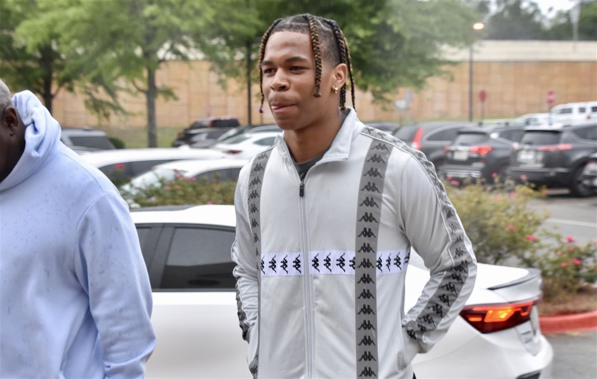 Video of WR Destyn Hill arriving on campus at Florida State